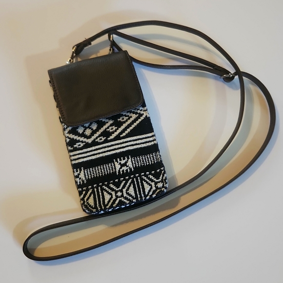 thirty-one | Bags | Thirty One Call Me Crossbody Cell Phone Purse ...